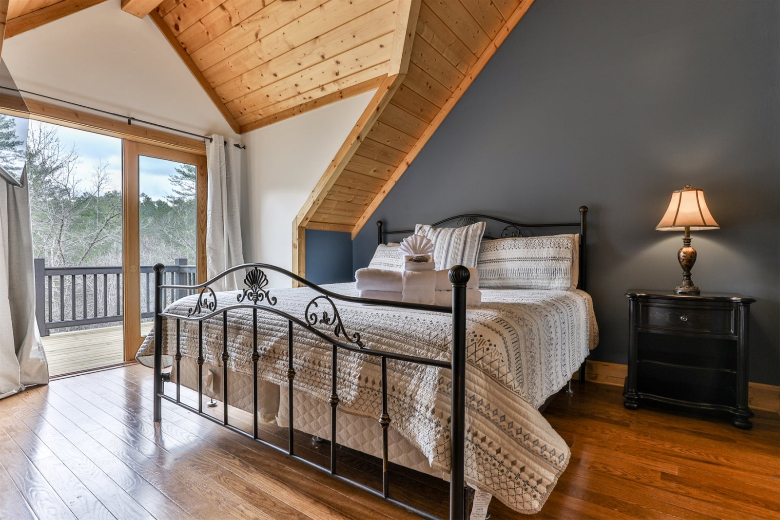 North GA Cabin Rentals - Strings & Streams