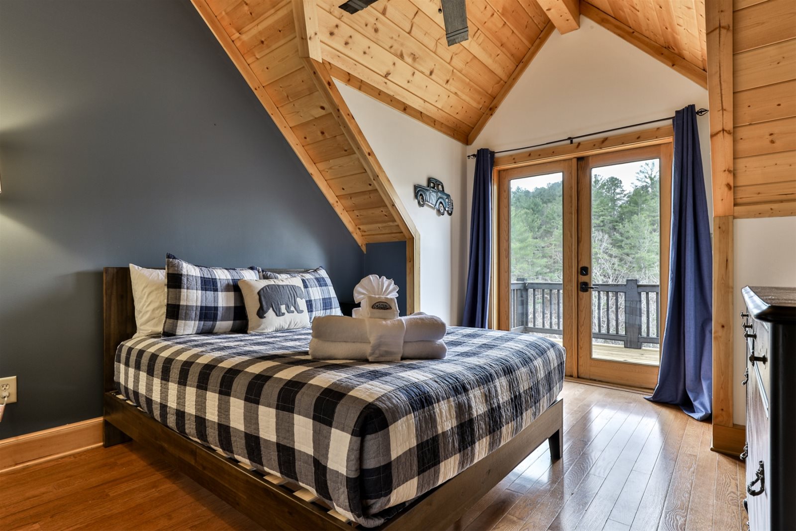 North GA Cabin Rentals - Strings & Streams