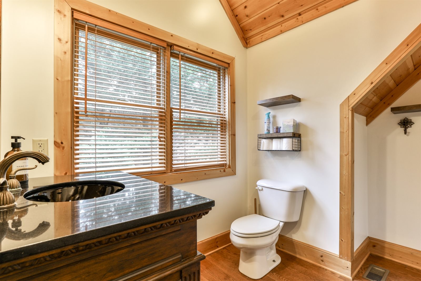 North GA Cabin Rentals - Strings & Streams