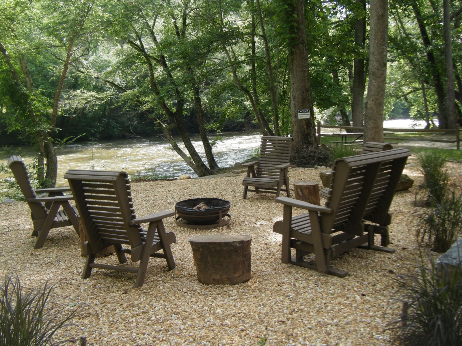 Blue Sky Cabin Rentals: Casa Del Rio riverfront cabin