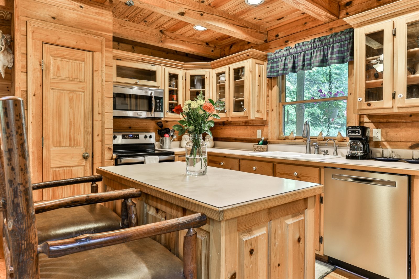 Blue Sky Cabin Rentals: Lofty Pines on the Cartecay
