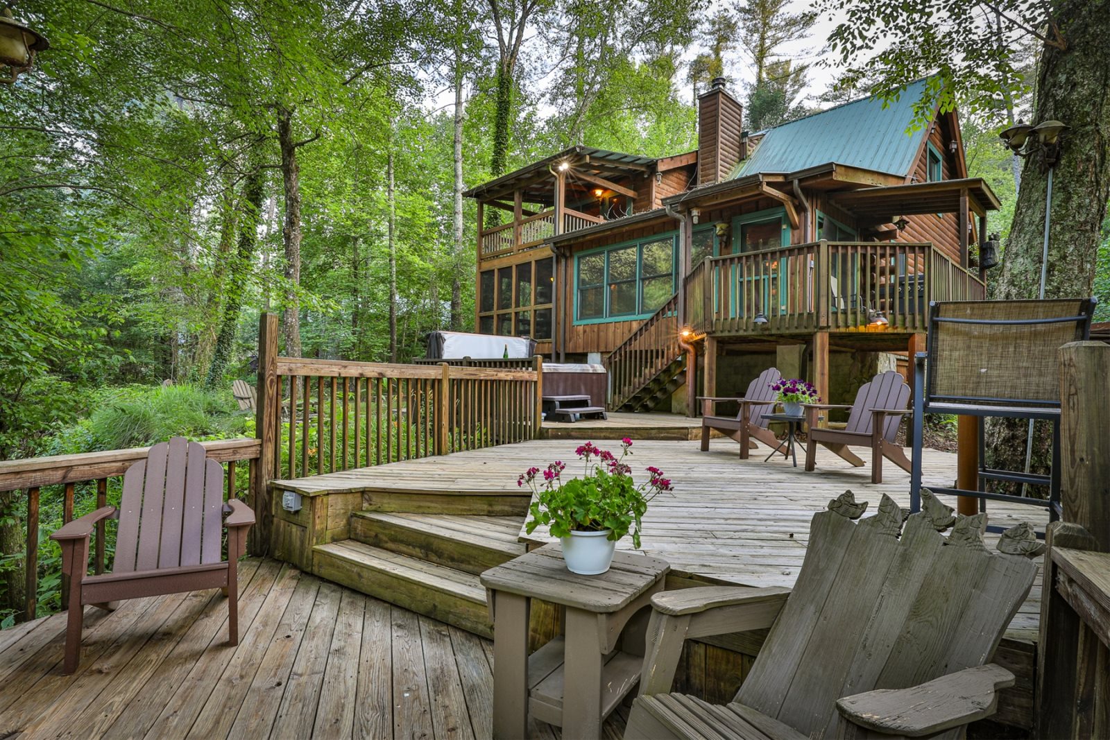 Blue Sky Cabin Rentals: Lofty Pines on the Cartecay