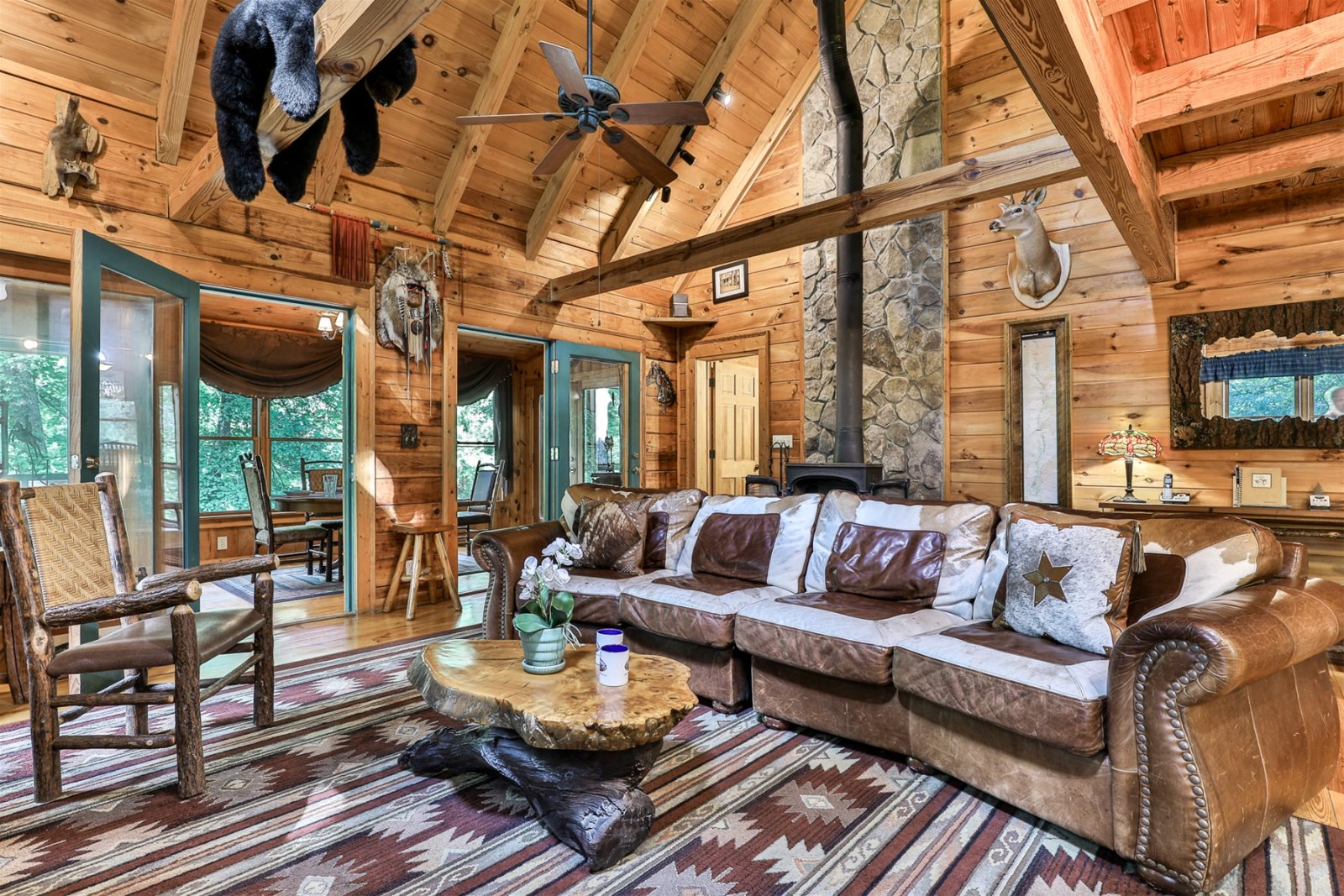Blue Sky Cabin Rentals: Lofty Pines on the Cartecay