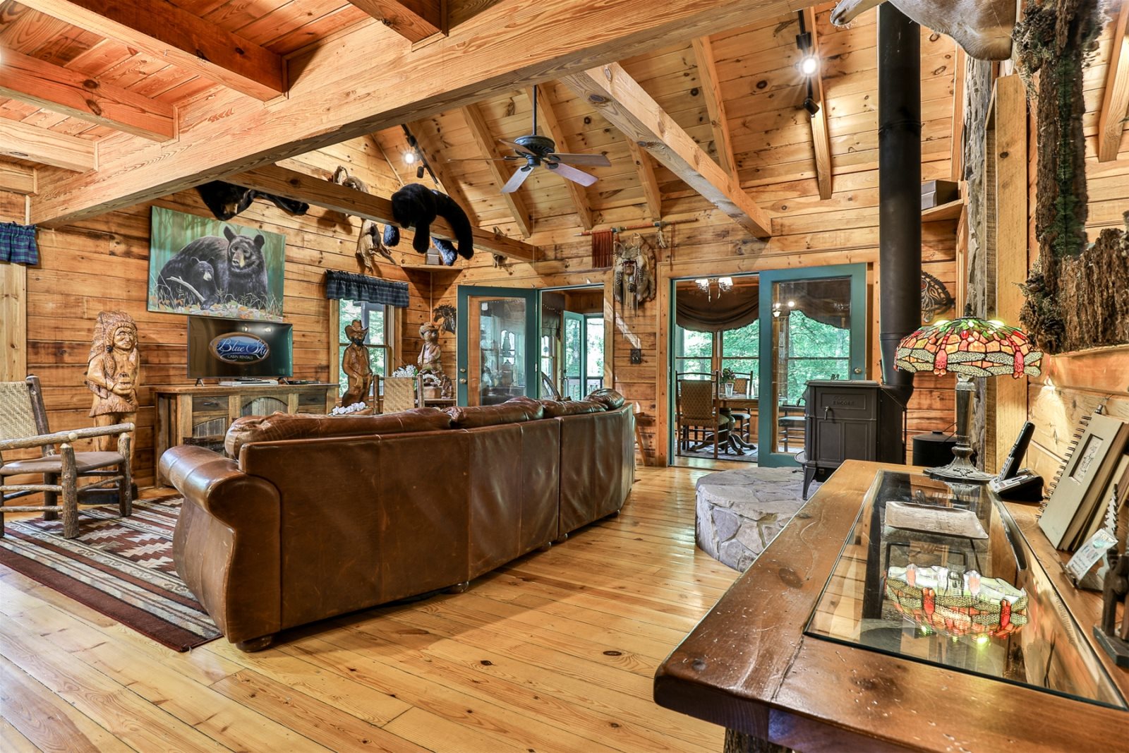 Blue Sky Cabin Rentals: Lofty Pines on the Cartecay