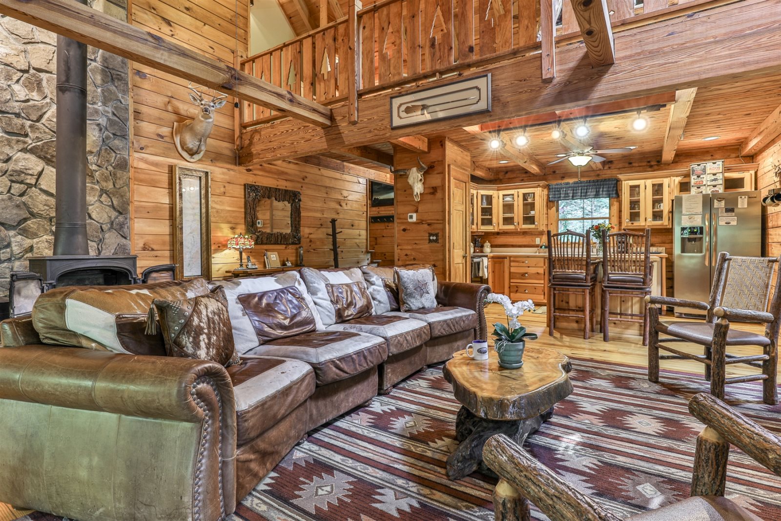Blue Sky Cabin Rentals: Lofty Pines on the Cartecay