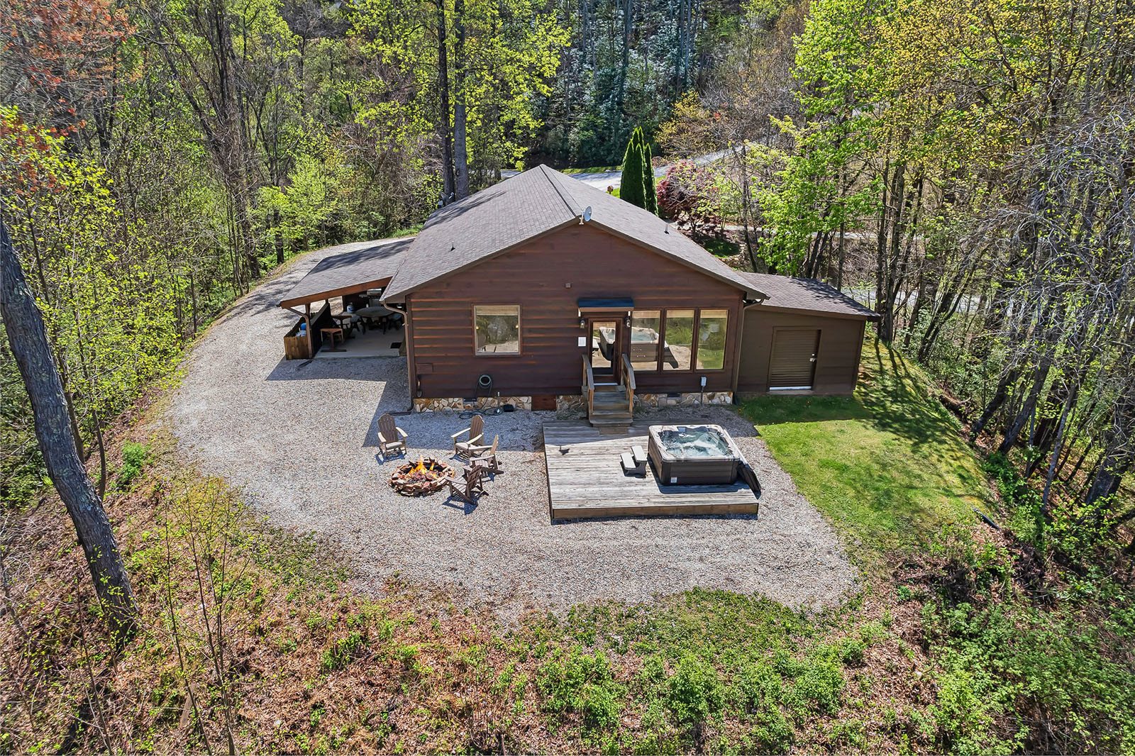 Two Bedroom, Two Bath Log Cabin Rental in Smoky Mountains with Views
