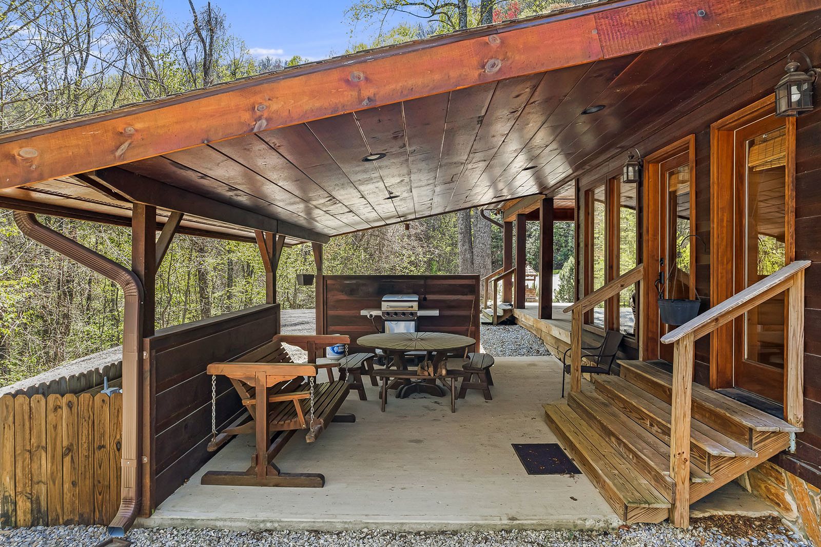 Two Bedroom, Two Bath Log Cabin Rental in Smoky Mountains with Views