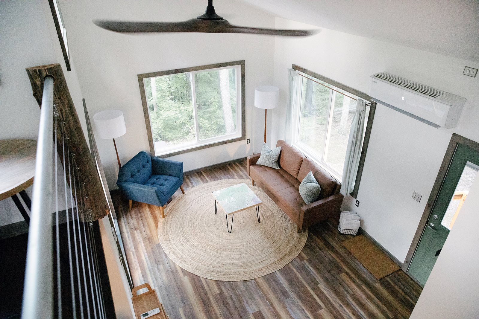 Small New Cabin !Peaceful loft space in the woods. Modern design ...