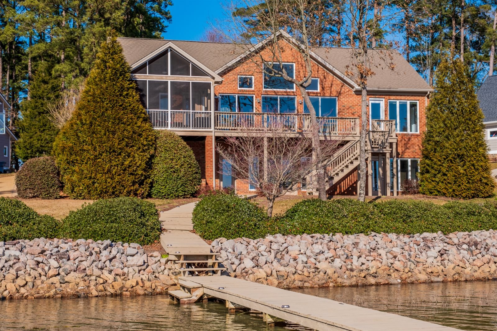 Lake Gaston Vacation Rentals | Grandview Lodge |Vacation Rentals | Lake ...