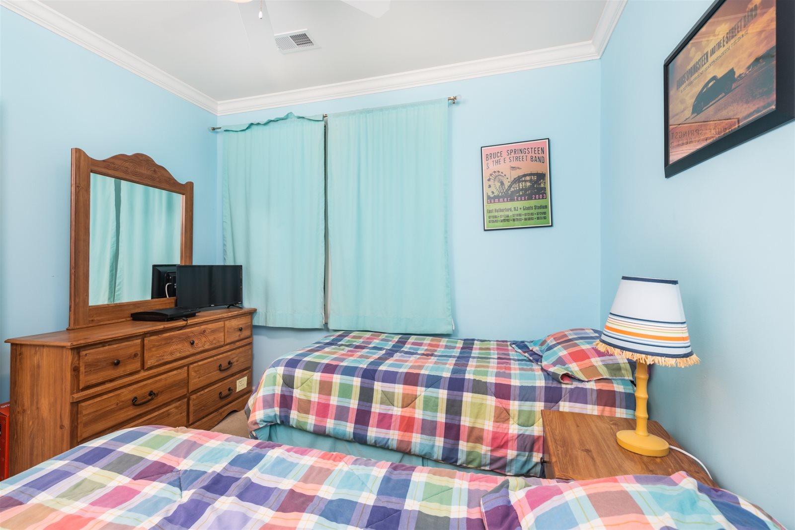 Sunset Island Fully Equipped Condo, clean, spacious, luxurious, quick ...