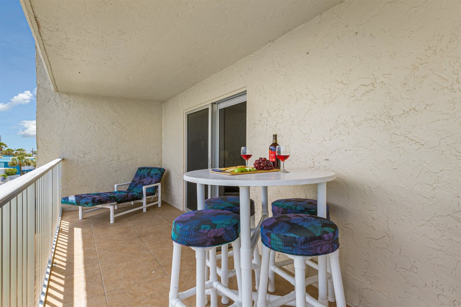 Nautical Paradise: 2B/2B Direct Ocean View 4th Floor Condo